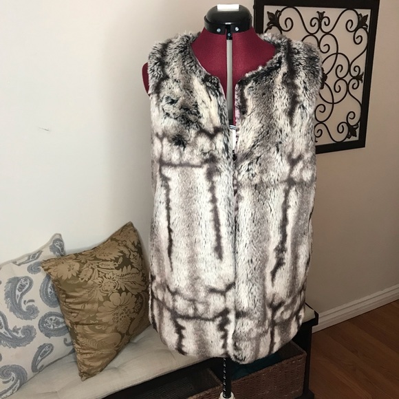 Max Studio | Jackets & Coats | Max Studio Faux Fur Vest | Poshmark